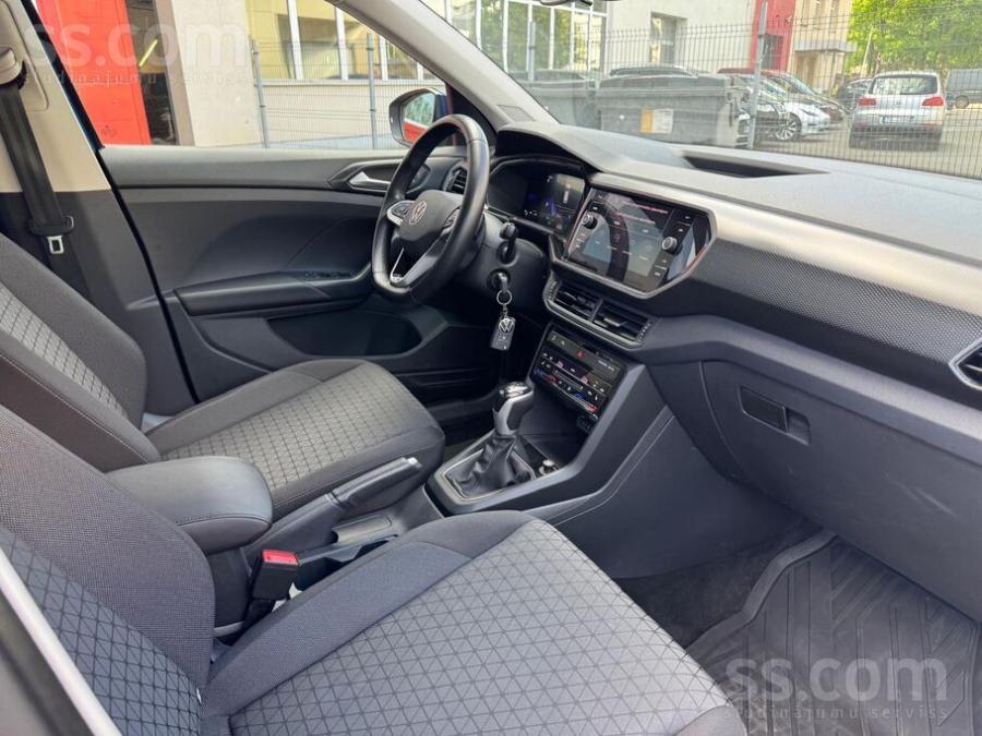 Blue Volkswagen T-Cross 2022 in Riga, with an engine capacity of 1.00 L and mileage of 96 thousand km for 14990 €, photo 12 on AUTOMOTO.COM.LV