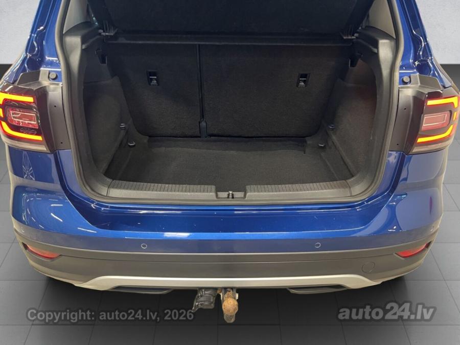 Blue Volkswagen T-Cross 2020 in Tallinn, with an engine capacity of 1.00 L and mileage of 104 thousand km for 13900 €, photo 13 on AUTOMOTO.COM.LV