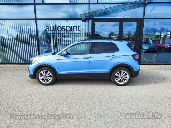 Zils Volkswagen T-Cross 2024 Tallina, ar dzinēja tilpumu 1.00 L un nobraukumu 15 tūkst. km par 19990 €, foto 2 vietnē AUTOMOTO.COM.LV