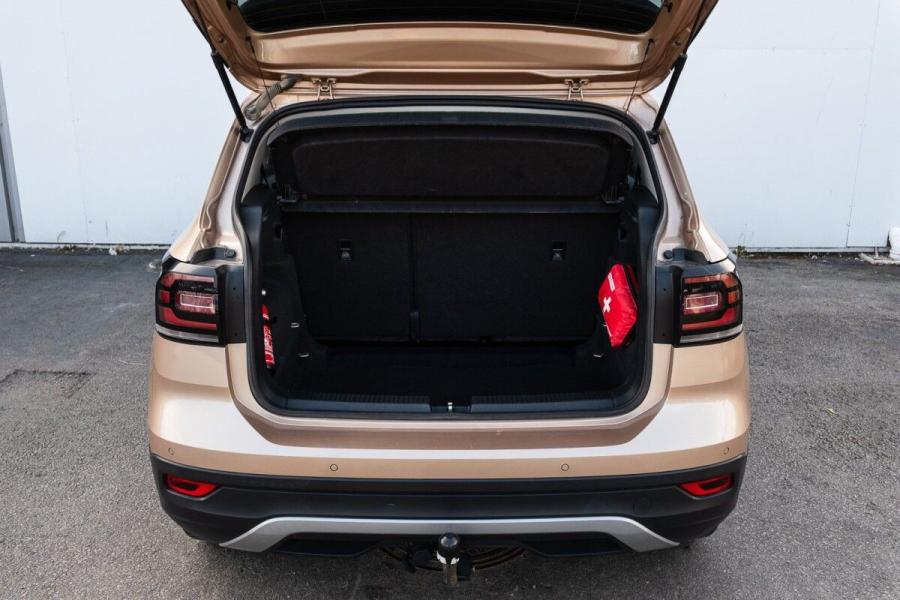 Brūns Volkswagen T-Cross 2020 Rīga, ar dzinēja tilpumu 1.00 L un nobraukumu 75 tūkst. km par 12850 €, foto 10 vietnē AUTOMOTO.COM.LV