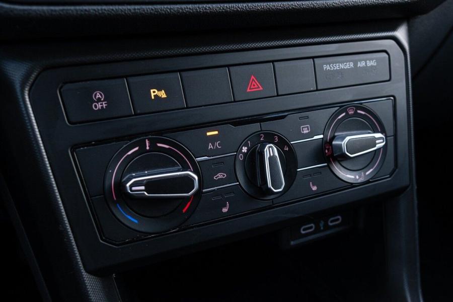 Brūns Volkswagen T-Cross 2020 Rīga, ar dzinēja tilpumu 1.00 L un nobraukumu 75 tūkst. km par 12850 €, foto 18 vietnē AUTOMOTO.COM.LV