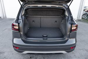Volkswagen T-Cross 2019 Rīga, ar dzinēja tilpumu 1.00 L un nobraukumu 54 tūkst. km par 12500 €, foto 20 vietnē AUTOMOTO.COM.LV