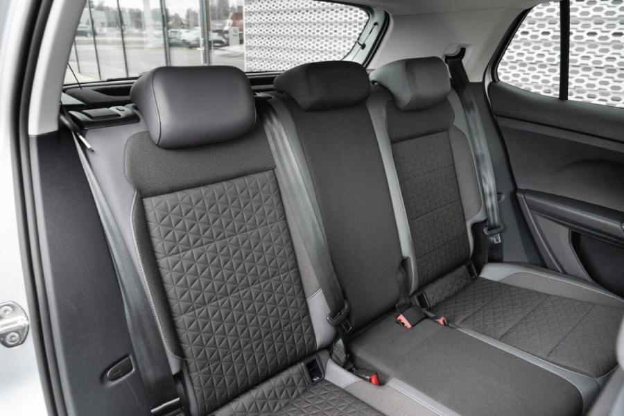 Volkswagen T-Cross 2024 in Marupe, with an engine capacity of 1.00 L and mileage of 35 thousand km for 19300 €, photo 23 on AUTOMOTO.COM.LV