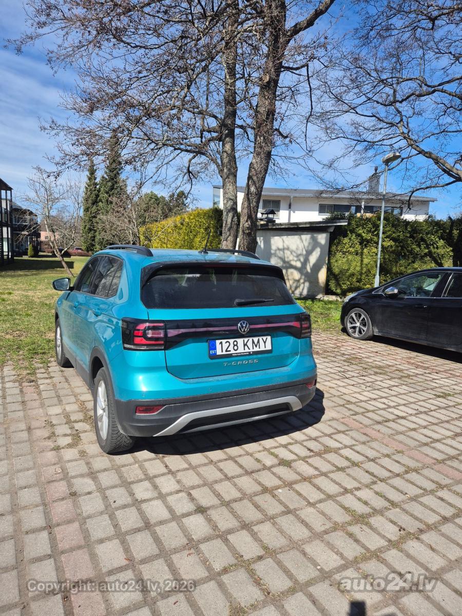 Green Volkswagen T-Cross 2021 in Tallinn, with an engine capacity of 1.00 L and mileage of 62 thousand km for 13900 €, photo 3 on AUTOMOTO.COM.LV