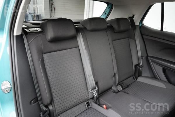 Volkswagen T-Cross 2022 in Riga on AUTOMOTO.COM.LV Green Volkswagen T-Cross 2022 in Riga, with an engine capacity of 1.50 L and mileage of 75 thousand km for 19900 €, photo 8 on AUTOMOTO.COM.LV