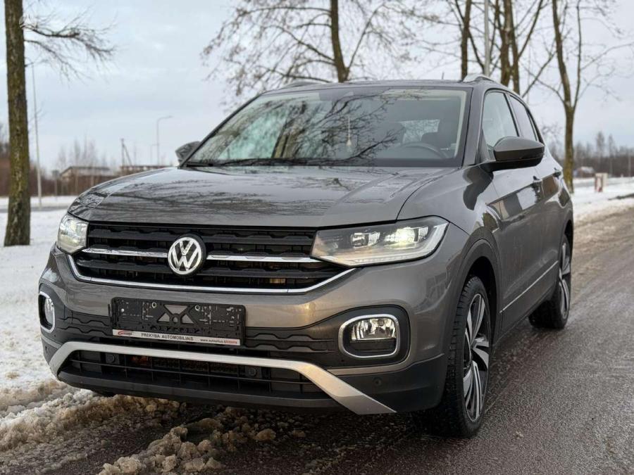 Grey Volkswagen T-Cross 2019 in Panevezys, with an engine capacity of 1.60 L and mileage of 140 thousand km for 14990 €, photo 2 on AUTOMOTO.COM.LV
