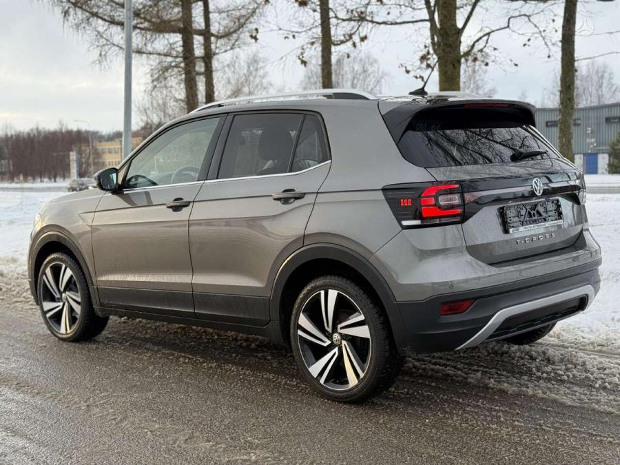 Grey Volkswagen T-Cross 2019 in Panevezys, with an engine capacity of 1.60 L and mileage of 140 thousand km for 14990 €, photo 8 on AUTOMOTO.COM.LV