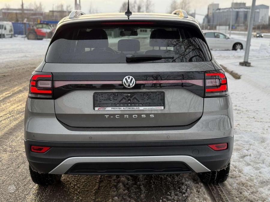 Grey Volkswagen T-Cross 2019 in Panevezys, with an engine capacity of 1.60 L and mileage of 140 thousand km for 14990 €, photo 10 on AUTOMOTO.COM.LV