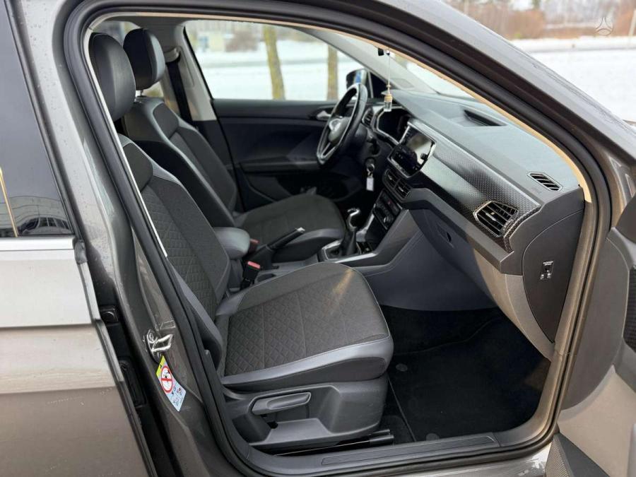 Grey Volkswagen T-Cross 2019 in Panevezys, with an engine capacity of 1.60 L and mileage of 140 thousand km for 14990 €, photo 22 on AUTOMOTO.COM.LV
