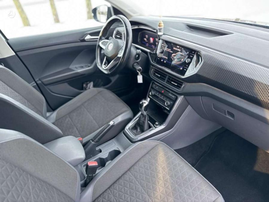 Grey Volkswagen T-Cross 2019 in Panevezys, with an engine capacity of 1.60 L and mileage of 140 thousand km for 14990 €, photo 23 on AUTOMOTO.COM.LV