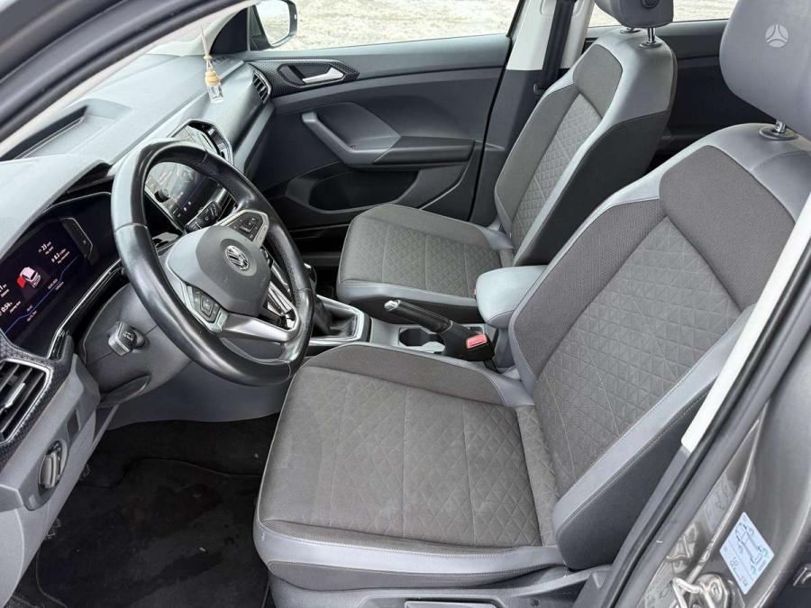Grey Volkswagen T-Cross 2019 in Panevezys, with an engine capacity of 1.60 L and mileage of 140 thousand km for 14990 €, photo 27 on AUTOMOTO.COM.LV