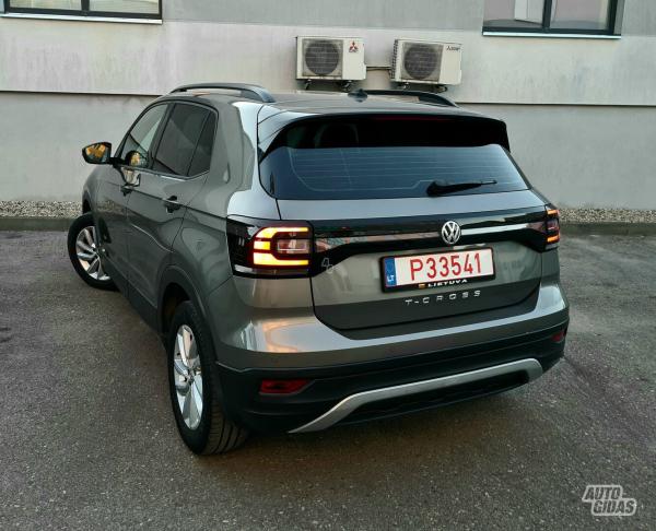 Grey Volkswagen T-Cross 2019 in Kaunas, with an engine capacity of 1.00 L and mileage of 176 thousand km for 13500 €, photo 4 on AUTOMOTO.COM.LV