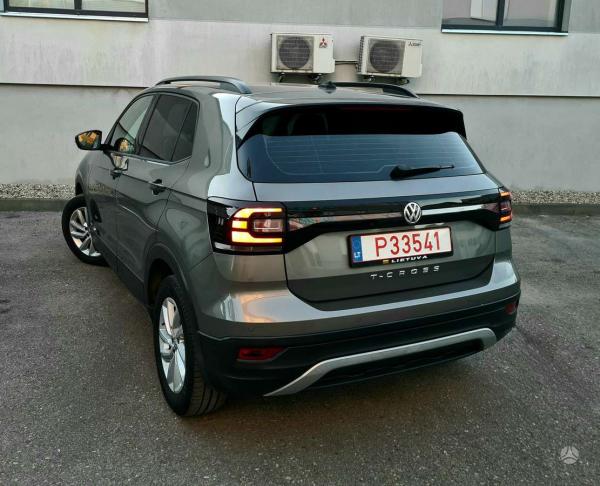 Grey Volkswagen T-Cross 2019 in Kaunas, with an engine capacity of 1.00 L and mileage of 176 thousand km for 13500 €, photo 4 on AUTOMOTO.COM.LV