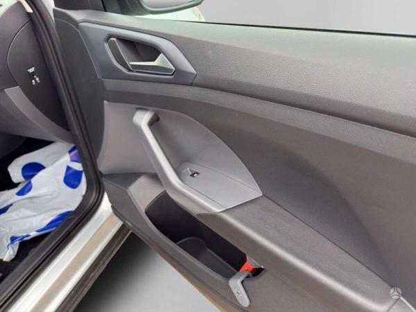 Grey Volkswagen T-Cross 2019 in Vilnius, with an engine capacity of 1.00 L and mileage of 198 thousand km for 14890 €, photo 9 on AUTOMOTO.COM.LV