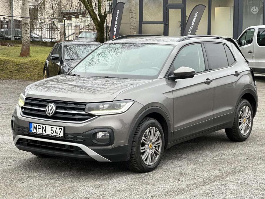 Grey Volkswagen T-Cross 2020 in Vilnius, with an engine capacity of 1.50 L and mileage of 39 thousand km for 11300 €, photo 1 on AUTOMOTO.COM.LV