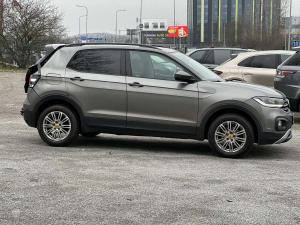 Grey Volkswagen T-Cross 2020 in Vilnius, with an engine capacity of 1.50 L and mileage of 39 thousand km for 11300 €, photo 3 on AUTOMOTO.COM.LV