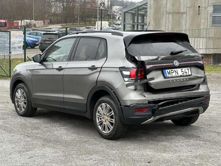 Grey Volkswagen T-Cross 2020 in Vilnius, with an engine capacity of 1.50 L and mileage of 39 thousand km for 11300 €, photo 5 on AUTOMOTO.COM.LV