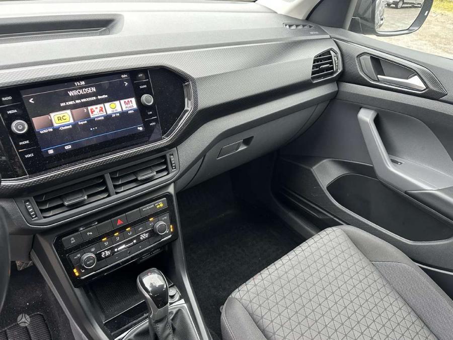 Grey Volkswagen T-Cross 2020 in Vilnius, with an engine capacity of 1.50 L and mileage of 39 thousand km for 11300 €, photo 12 on AUTOMOTO.COM.LV