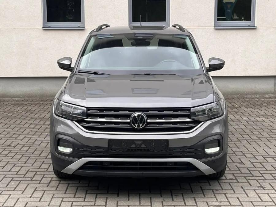Grey Volkswagen T-Cross 2020 in Jelgava, with an engine capacity of 1.00 L and mileage of 129 thousand km for 13590 €, photo 3 on AUTOMOTO.COM.LV