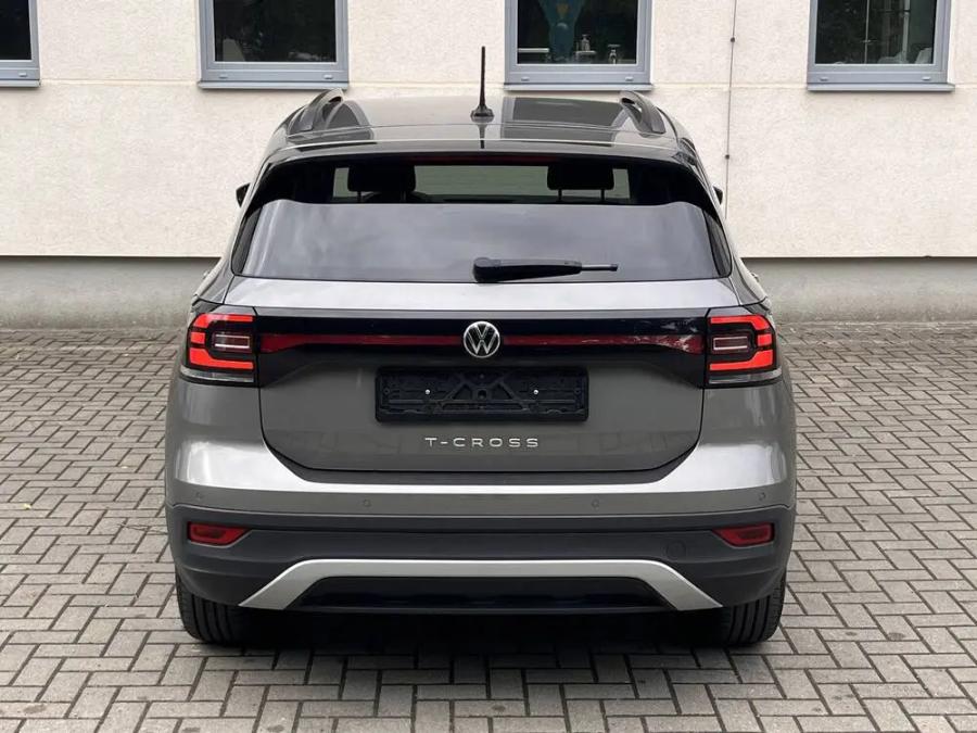 Grey Volkswagen T-Cross 2020 in Jelgava, with an engine capacity of 1.00 L and mileage of 129 thousand km for 13590 €, photo 5 on AUTOMOTO.COM.LV