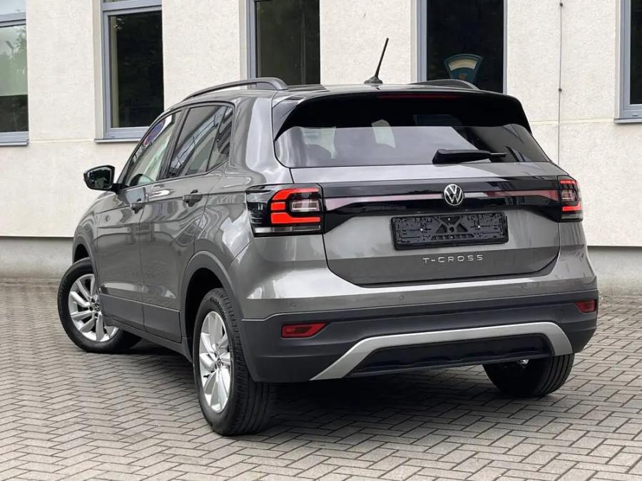 Grey Volkswagen T-Cross 2020 in Jelgava, with an engine capacity of 1.00 L and mileage of 129 thousand km for 13590 €, photo 6 on AUTOMOTO.COM.LV