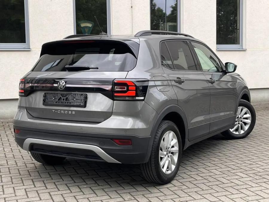 Grey Volkswagen T-Cross 2020 in Jelgava, with an engine capacity of 1.00 L and mileage of 129 thousand km for 13590 €, photo 7 on AUTOMOTO.COM.LV