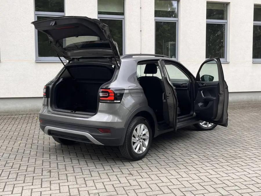 Grey Volkswagen T-Cross 2020 in Jelgava, with an engine capacity of 1.00 L and mileage of 129 thousand km for 13590 €, photo 8 on AUTOMOTO.COM.LV