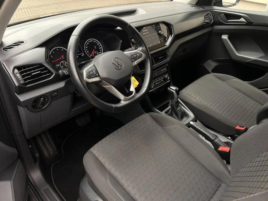Grey Volkswagen T-Cross 2020 in Jelgava, with an engine capacity of 1.00 L and mileage of 129 thousand km for 13590 €, photo 11 on AUTOMOTO.COM.LV