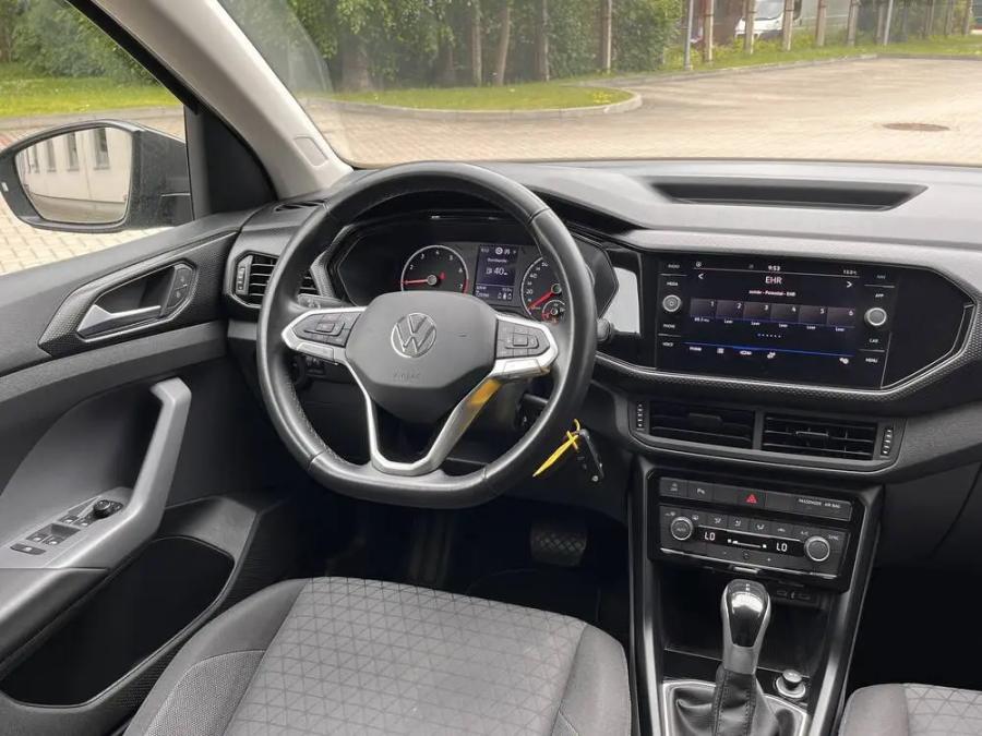 Grey Volkswagen T-Cross 2020 in Jelgava, with an engine capacity of 1.00 L and mileage of 129 thousand km for 13590 €, photo 15 on AUTOMOTO.COM.LV