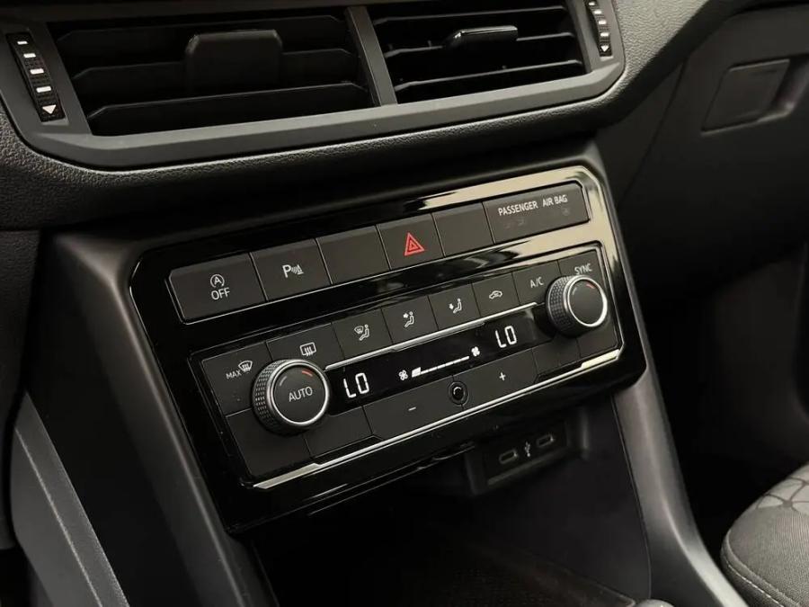 Grey Volkswagen T-Cross 2020 in Jelgava, with an engine capacity of 1.00 L and mileage of 129 thousand km for 13590 €, photo 18 on AUTOMOTO.COM.LV
