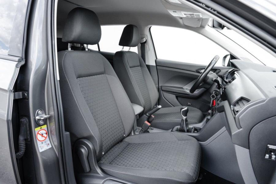 Pelēks Volkswagen T-Cross 2020 Rīga, ar dzinēja tilpumu 1.00 L un nobraukumu 69 tūkst. km par 13950 €, foto 8 vietnē AUTOMOTO.COM.LV