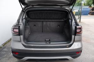 Pelēks Volkswagen T-Cross 2020 Rīga, ar dzinēja tilpumu 1.00 L un nobraukumu 69 tūkst. km par 13950 €, foto 10 vietnē AUTOMOTO.COM.LV