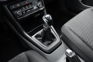 Pelēks Volkswagen T-Cross 2020 Rīga, ar dzinēja tilpumu 1.00 L un nobraukumu 69 tūkst. km par 13950 €, foto 15 vietnē AUTOMOTO.COM.LV
