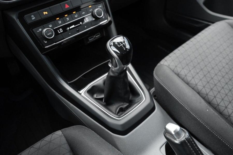 Pelēks Volkswagen T-Cross 2020 Rīga, ar dzinēja tilpumu 1.00 L un nobraukumu 69 tūkst. km par 13950 €, foto 15 vietnē AUTOMOTO.COM.LV