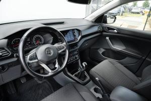 Pelēks Volkswagen T-Cross 2020 Rīga, ar dzinēja tilpumu 1.00 L un nobraukumu 69 tūkst. km par 13950 €, foto 22 vietnē AUTOMOTO.COM.LV