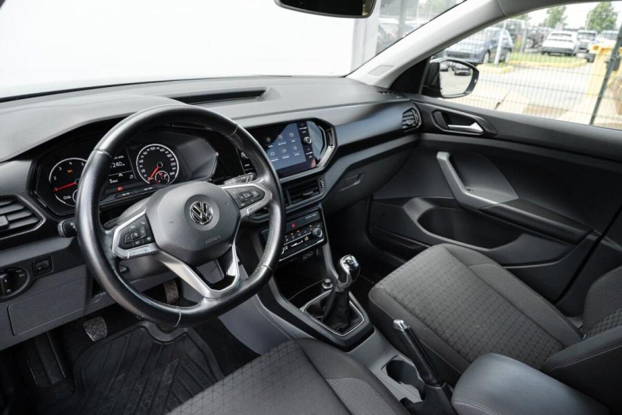 Pelēks Volkswagen T-Cross 2020 Rīga, ar dzinēja tilpumu 1.00 L un nobraukumu 69 tūkst. km par 13950 €, foto 22 vietnē AUTOMOTO.COM.LV