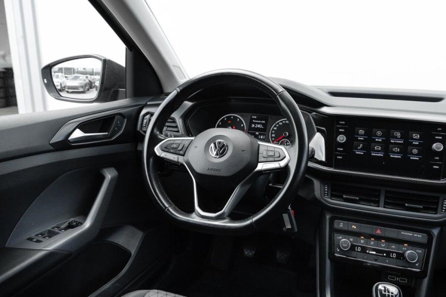 Pelēks Volkswagen T-Cross 2020 Rīga, ar dzinēja tilpumu 1.00 L un nobraukumu 69 tūkst. km par 13950 €, foto 23 vietnē AUTOMOTO.COM.LV