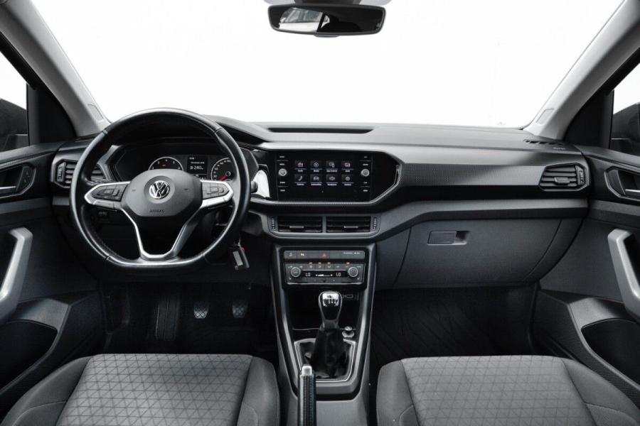 Pelēks Volkswagen T-Cross 2020 Rīga, ar dzinēja tilpumu 1.00 L un nobraukumu 69 tūkst. km par 13950 €, foto 24 vietnē AUTOMOTO.COM.LV