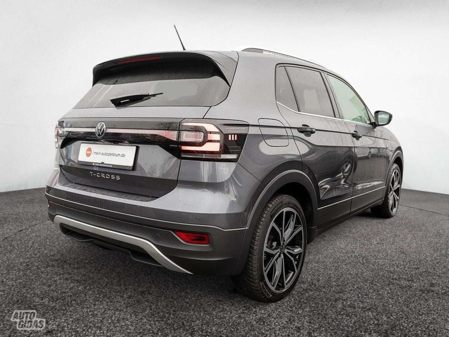 Grey Volkswagen T-Cross 2021 in Kaunas, with an engine capacity of 1.00 L and mileage of 43 thousand km for 27416 €, photo 3 on AUTOMOTO.COM.LV
