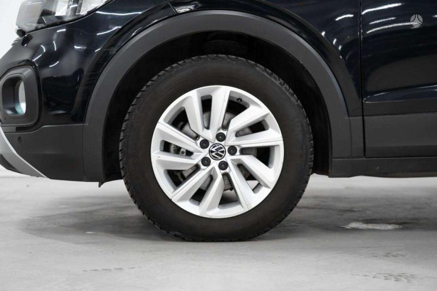 Pelēks Volkswagen T-Cross 2021 Viļņa, ar dzinēja tilpumu 1.00 L un nobraukumu 80 tūkst. km par 16950 €, foto 19 vietnē AUTOMOTO.COM.LV