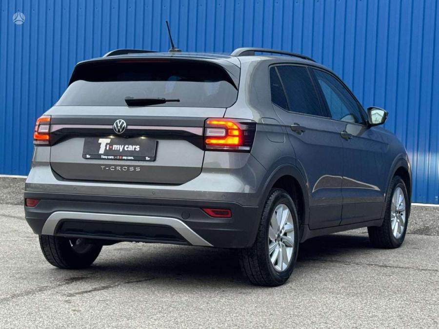 Pelēks Volkswagen T-Cross 2021 Kauņa, ar dzinēja tilpumu 1.00 L un nobraukumu 99 tūkst. km par 15900 €, foto 2 vietnē AUTOMOTO.COM.LV