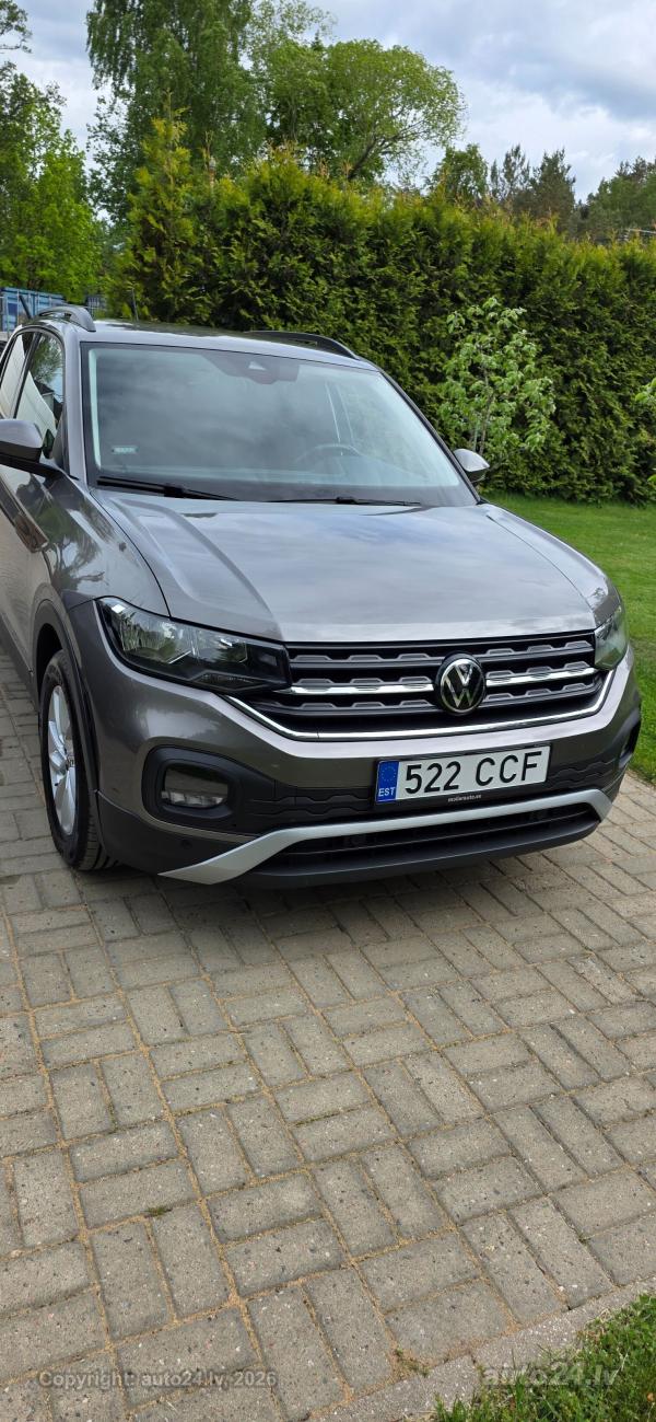 Pelēks Volkswagen T-Cross 2021 Tallina, ar dzinēja tilpumu 1.00 L un nobraukumu 30 tūkst. km par 16900 €, foto 2 vietnē AUTOMOTO.COM.LV