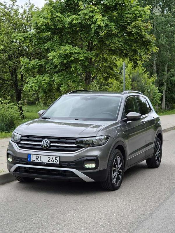 Серый Фольксваген T-Cross 2021 в Вильнюс, объемом двигателя 1.00 л и пробегом 35 тыс. км за 16400 €, фото 1 на AUTOMOTO.COM.LV