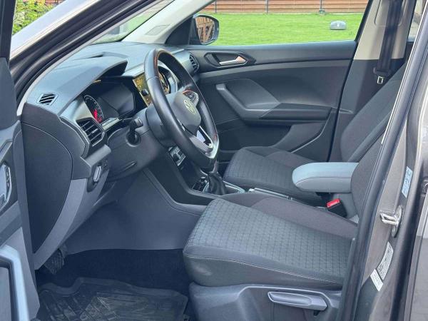 Pelēks Volkswagen T-Cross 2021 Kauņa, ar dzinēja tilpumu 1.00 L un nobraukumu 83 tūkst. km par 14500 €, foto 10 vietnē AUTOMOTO.COM.LV