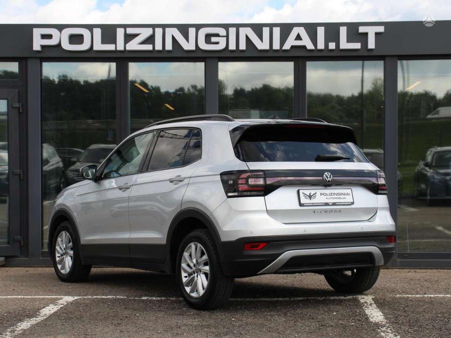 Grey Volkswagen T-Cross 2021 in Vilnius, with an engine capacity of 1.00 L and mileage of 113 thousand km for 15950 €, photo 5 on AUTOMOTO.COM.LV