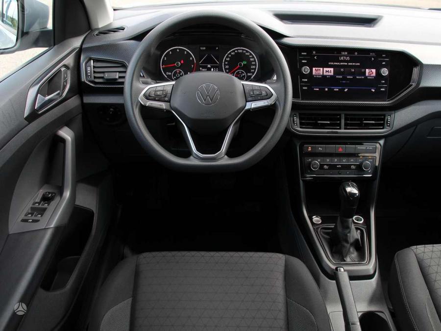 Grey Volkswagen T-Cross 2021 in Vilnius, with an engine capacity of 1.00 L and mileage of 113 thousand km for 15950 €, photo 7 on AUTOMOTO.COM.LV