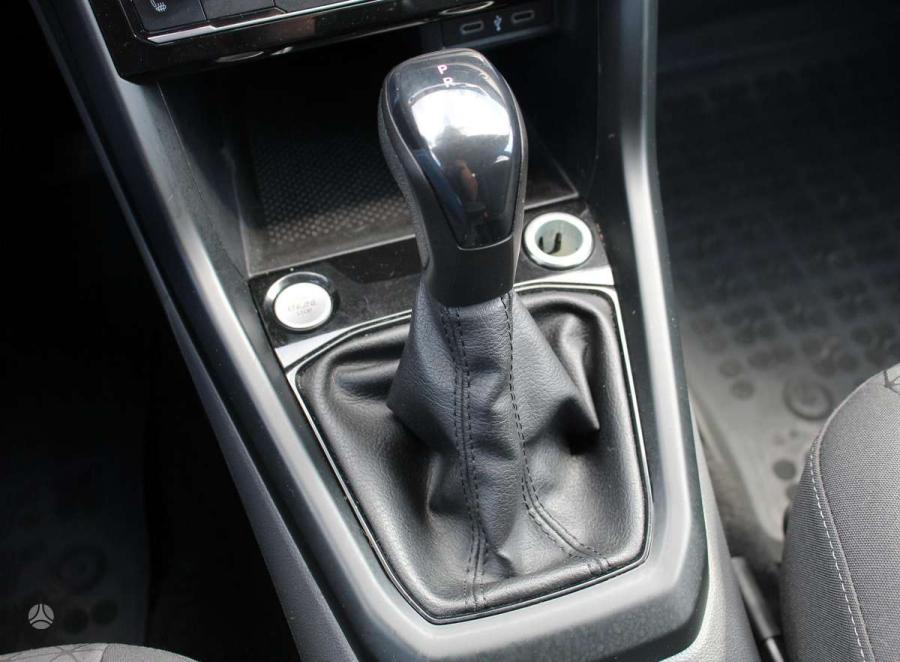 Grey Volkswagen T-Cross 2021 in Vilnius, with an engine capacity of 1.00 L and mileage of 113 thousand km for 15950 €, photo 14 on AUTOMOTO.COM.LV