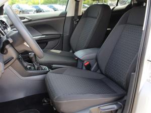 Grey Volkswagen T-Cross 2021 in Vilnius, with an engine capacity of 1.00 L and mileage of 113 thousand km for 15950 €, photo 15 on AUTOMOTO.COM.LV