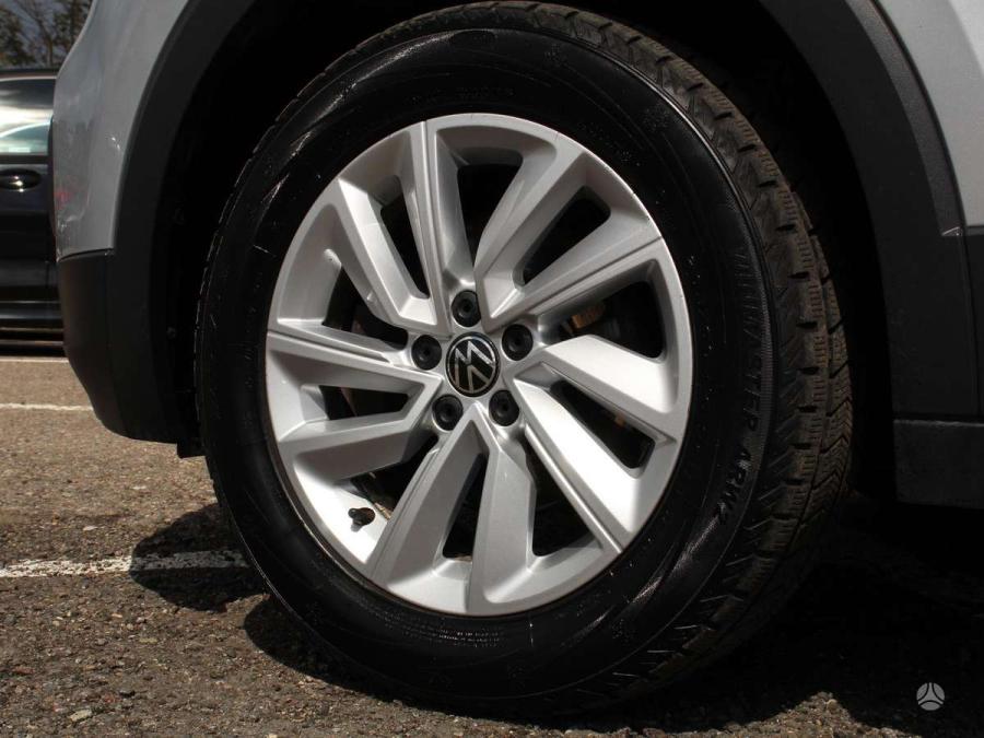 Grey Volkswagen T-Cross 2021 in Vilnius, with an engine capacity of 1.00 L and mileage of 113 thousand km for 15950 €, photo 22 on AUTOMOTO.COM.LV