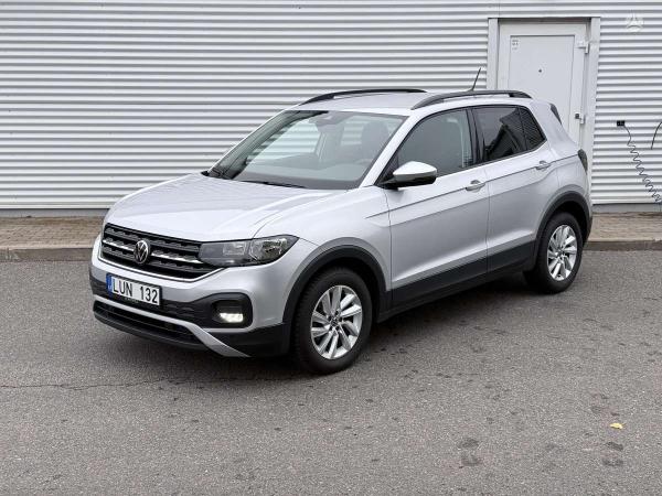 Volkswagen T-Cross 2021 in Vilnius on AUTOMOTO.COM.LV Grey Volkswagen T-Cross 2021 in Vilnius, with an engine capacity of 1.00 L and mileage of 86 thousand km for 14740 €, photo 1 on AUTOMOTO.COM.LV